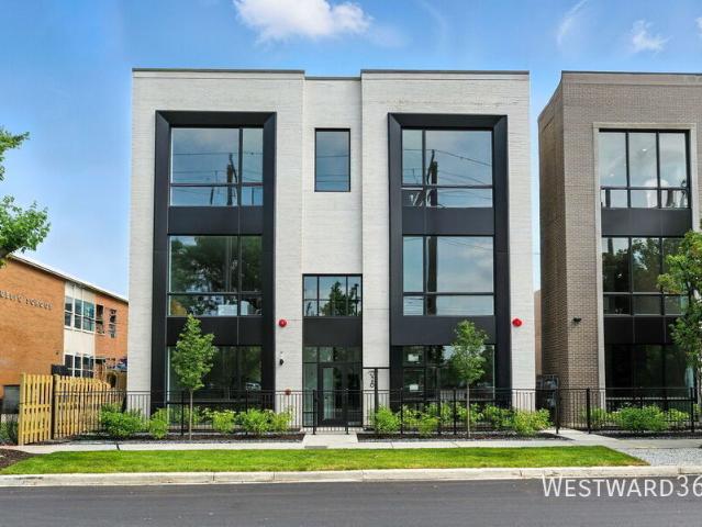 3 BR, 2 BA Apartment 1620 W Hastings St, Chicago, IL 60608