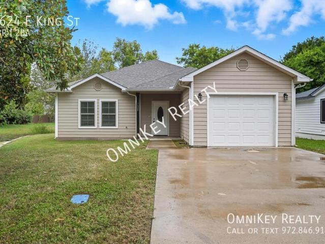 3 BR, 2 BA Apartment 1624 E King St, Sherman, TX 75090