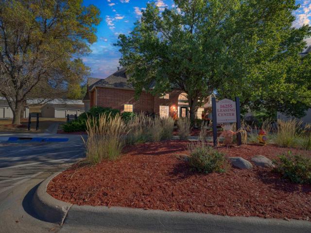 3 BR, 2 BA Apartment 16255 Emmet Plaza Unit 5 204, Omaha, NE 68116