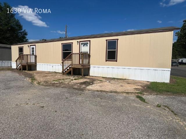 3 BR, 2 BA Apartment 1630 Via Roma, Memphis, TN 38127