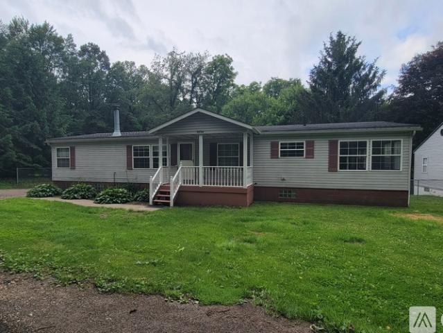 3 BR, 2 BA Apartment 1634 Hilda St, Lakemore, OH 44250