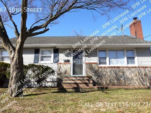 3 BR, 2 BA Apartment 167 10th Street, Bethpage, NY 11714