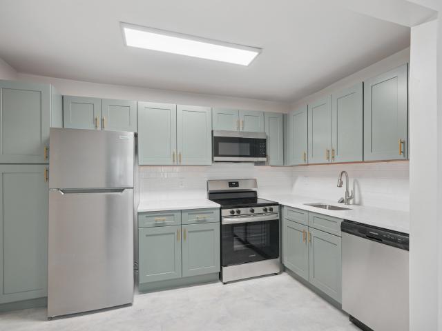 3 BR, 2 BA Apartment 165 Thousand Oaks Dr Unit 0252, Atlantic Highlands, NJ 07716