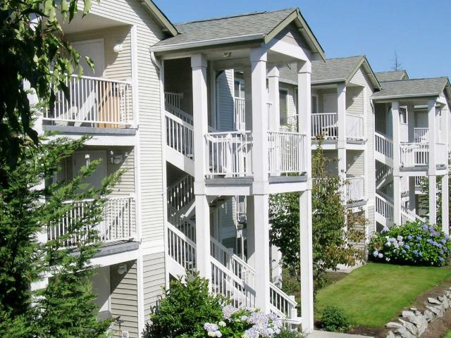 3 BR, 2 BA Apartment 16619 Larch Way Unit 101, Lynnwood, WA 98037