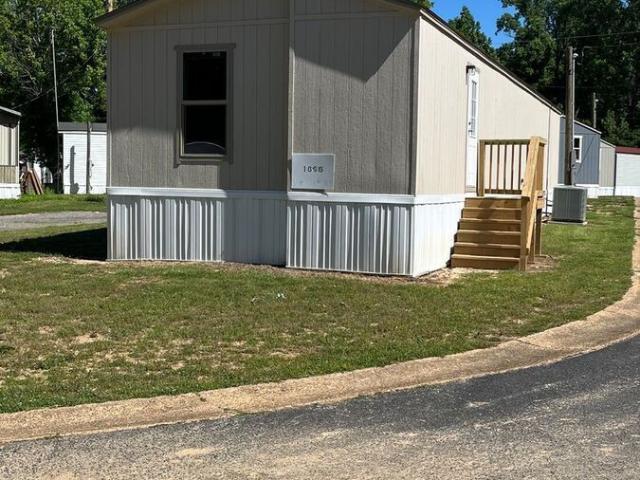 3 BR, 2 BA Apartment 1666 Via Roma, Memphis, TN 38127