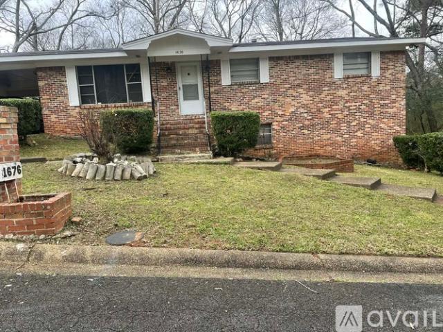 3 BR, 2 BA Apartment 1676 Pine Ave SW, Birmingham, AL 35211