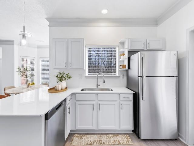 3 BR, 2 BA Apartment 1690 Georgia 20 W Unit 2304, McDonough, GA 30253