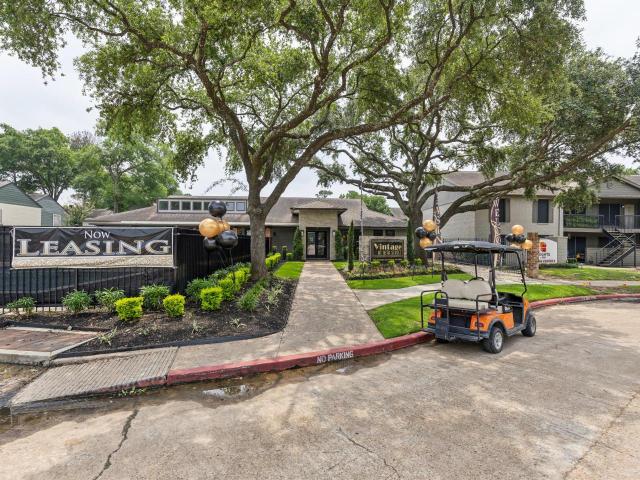 3 BR, 2 BA Apartment 1700 Seaspray Court Unit 34 2231, Houston, TX 77008