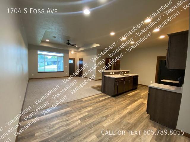 3 BR, 2 BA Apartment 1704 S Foss Ave, Sioux Falls, SD 57110
