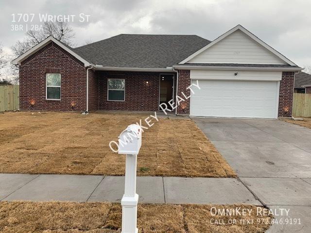 3 BR, 2 BA Apartment 1707 Wright St, Greenville, TX 75401