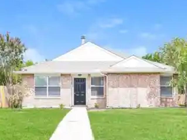 3 BR, 2 BA Apartment 1708 Beau Ct, Balch Springs, TX 75180