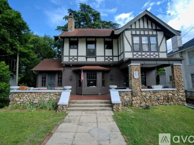 3 BR, 2 BA Apartment 1711 13 Th Avenue South, Birmingham, AL 35205