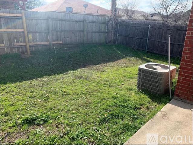 3 BR, 2 BA Apartment 1718 Tina Marie Rd, Unit A, Arlington, TX 76012