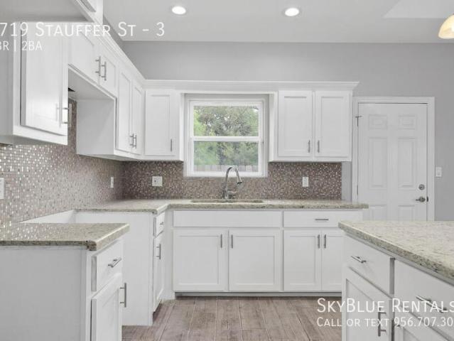 3 BR, 2 BA Apartment 1719 Stauffer St, Weslaco, TX 78596