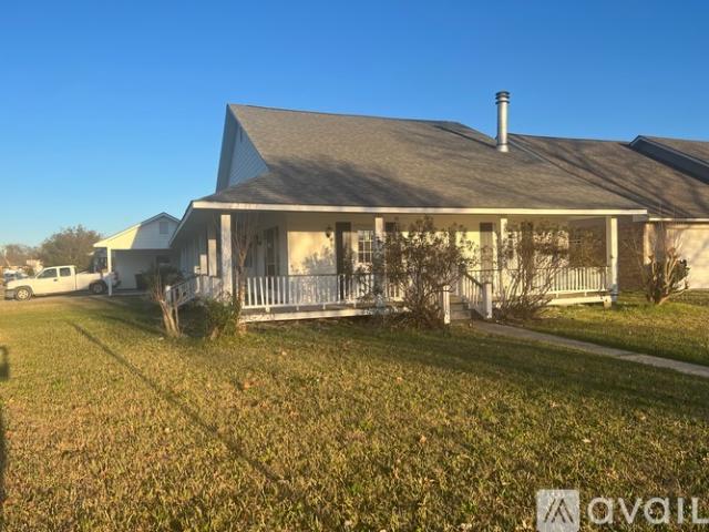 3 BR, 2 BA Apartment 1719 Tallwood Dr, Baton Rouge, LA 70816