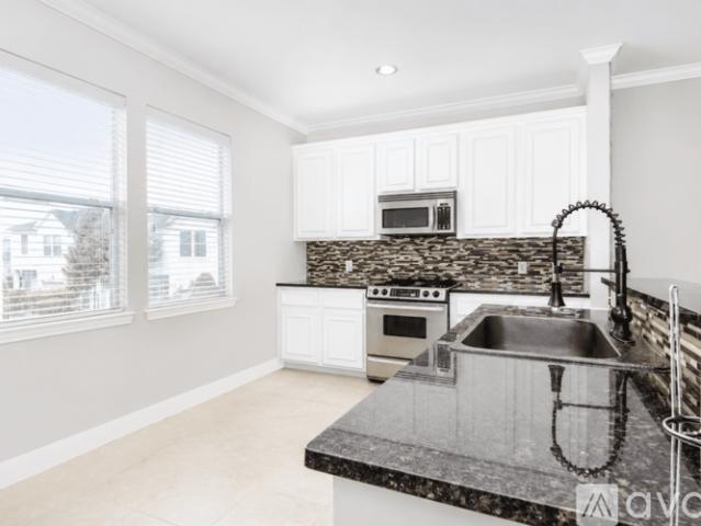 3 BR, 2 BA Apartment 1720 Elgin St, Houston, TX 77004