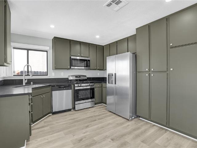 3 BR, 2 BA Apartment 1721 Viridan Avenue, Lancaster, CA 93534