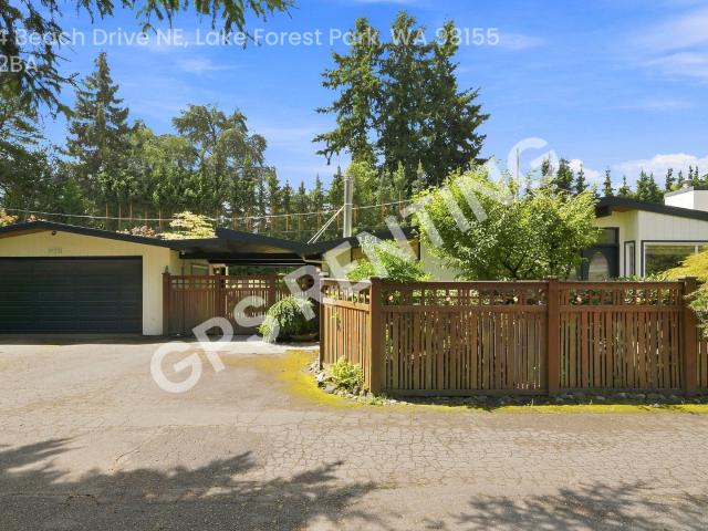 3 BR, 2 BA Apartment 17224 Beach Drive NE, Lake Forest Park, WA 98155