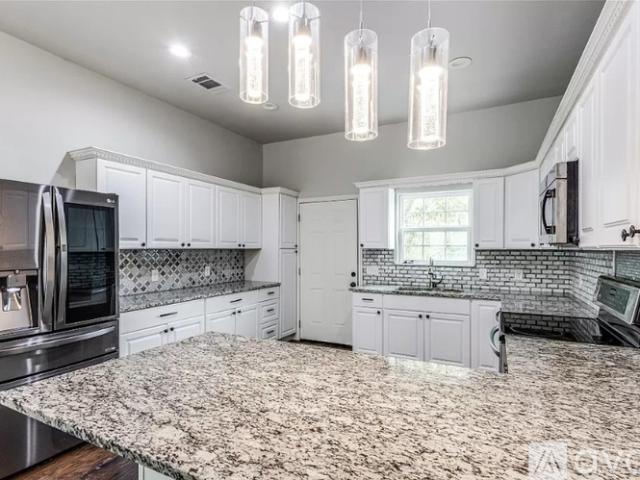3 BR, 2 BA Apartment 1731 Chaffin Street, Sherman, TX 75090