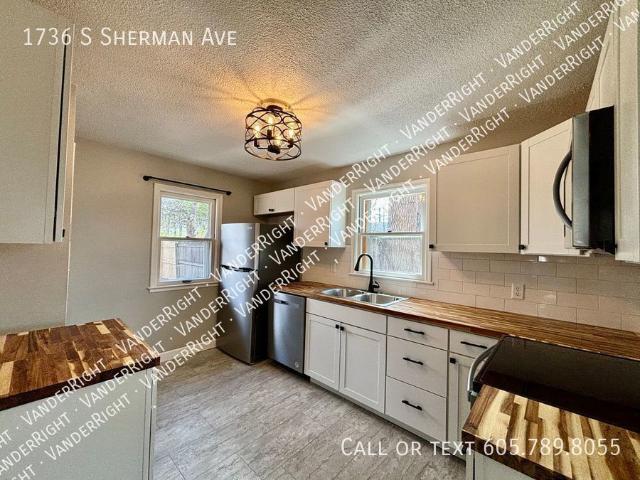 3 BR, 2 BA Apartment 1736 S Sherman Ave, Sioux Falls, SD 57105