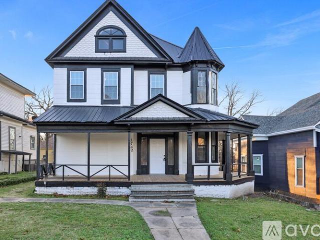 3 BR, 2 BA Apartment 1742 17th St N, Unit 2, Birmingham, AL 35204