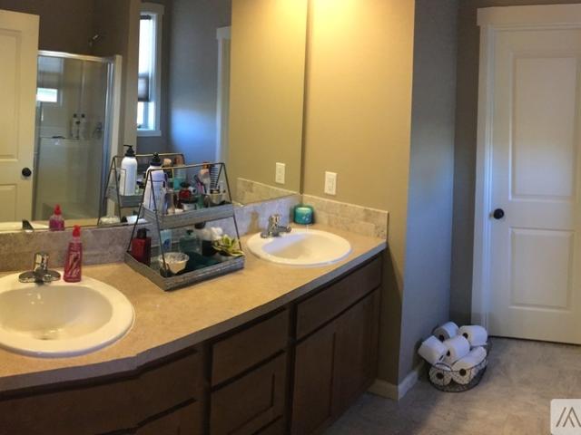 3 BR, 2 BA Apartment 1748 13 Th Street, Sunnyside, WA 98944