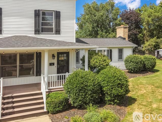 3 BR, 2 BA Apartment 1757 4th Street Northwest 1, Grand Rapids, MI 49504