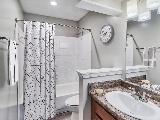 3 BR, 2 BA Apartment 175 La Fontenay Drive Unit 11 221, Louisville, KY 40223
