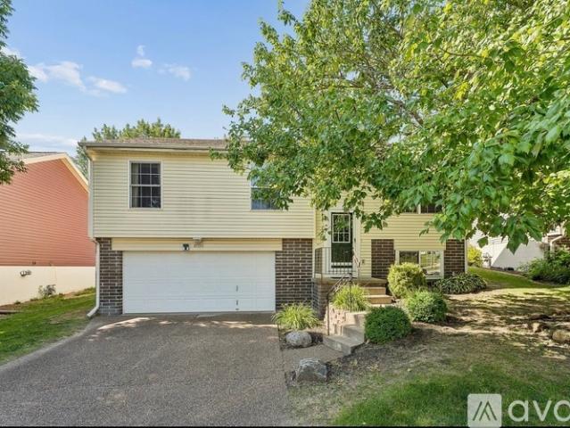 3 BR, 2 BA Apartment 17725 Chandler St, Omaha, NE 68136