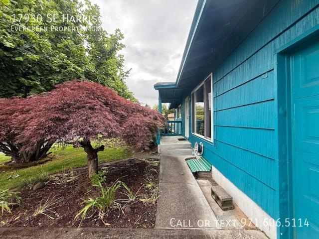 3 BR, 2 BA Apartment 17930 SE Harrison St, Gresham, OR 97233
