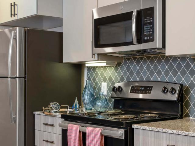 3 BR, 2 BA Apartment 1800 S Frontage Rd, Austin, TX 78704