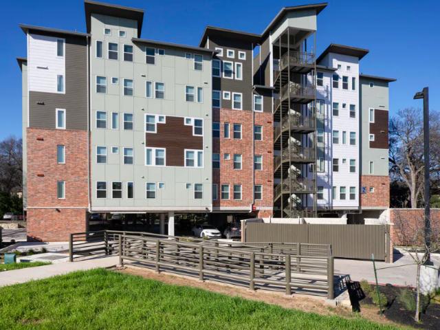 3 BR, 2 BA Apartment 1800 S IH 35 SVRD Sb, Austin, TX 78704