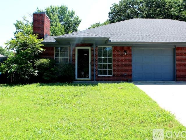 3 BR, 2 BA Apartment 1803 Park Pl, Sherman, TX 75092