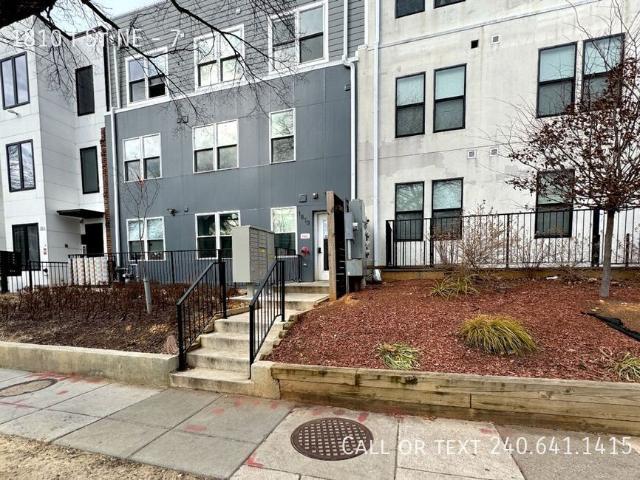 3 BR, 2 BA Apartment 1810 I St NE, Washington, DC 20002
