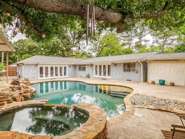 3 BR, 2 BA Apartment 1813 Thomas Pl, Arlington, TX 76010