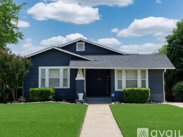 3 BR, 2 BA Apartment 1817 Belle Place, Fort Worth, TX 76107