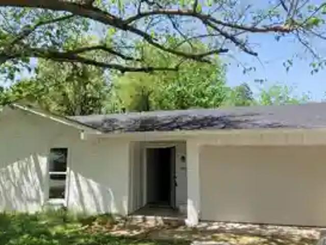 3 BR, 2 BA Apartment 1825 Southstone Ln, Irving, TX 75060