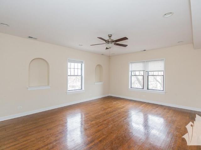 3 BR, 2 BA Apartment 1827 West Leland Avenue, Chicago, IL 60640