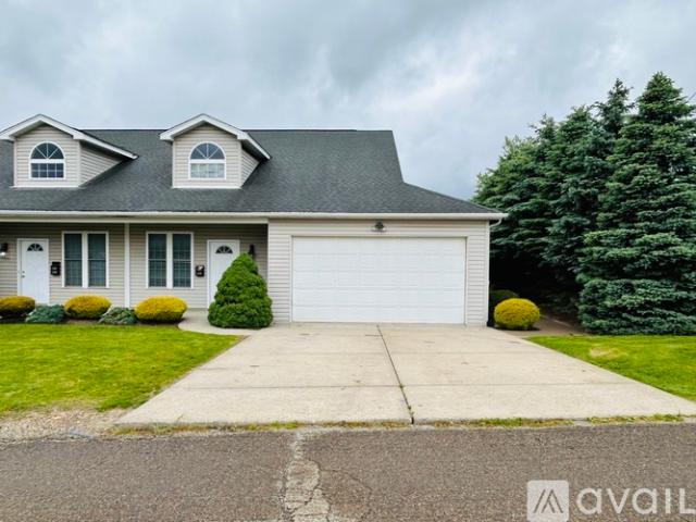 3 BR, 2 BA Apartment 1832 W 9th St, Unit 1832, Beaver Falls, PA 15010