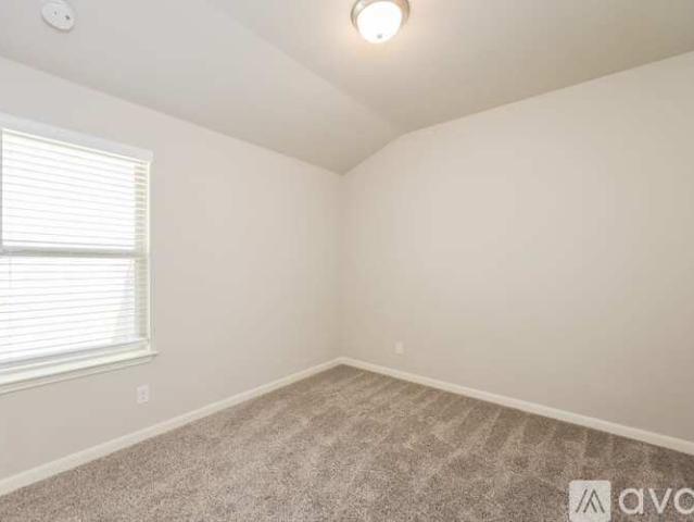 3 BR, 2 BA Apartment 1843 West Highland Parkway, Saint Paul, MN 55116
