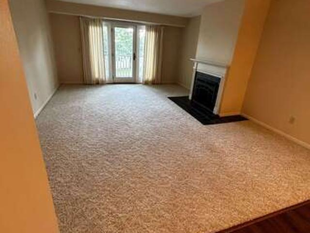 3 BR, 2 BA Apartment 1851 Melrose Avenue, Unit 216, Iowa City, IA 52246