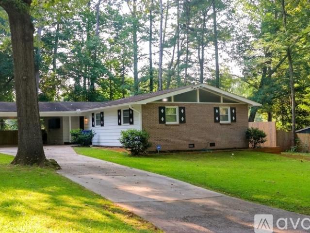 3 BR, 2 BA Apartment 1882 Burning Tree Dr, Decatur, GA 30032
