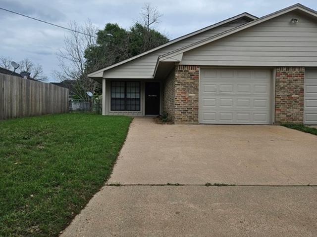 3 BR, 2 BA Apartment 1903 South Austin Street, Unit APT A, Brenham, TX 77833