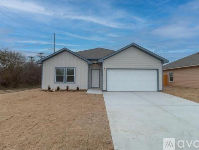 3 BR, 2 BA Apartment 1906 Oliver St, Greenville, TX 75401