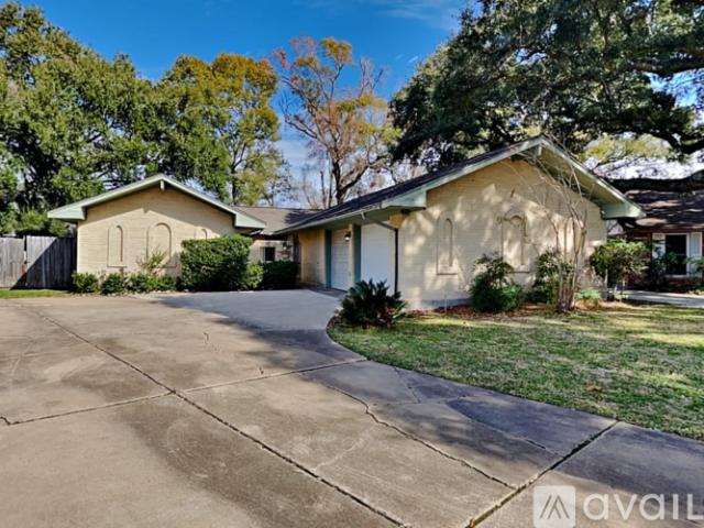 3 BR, 2 BA Apartment 1907 Sunset Ct N, League City, TX 77573