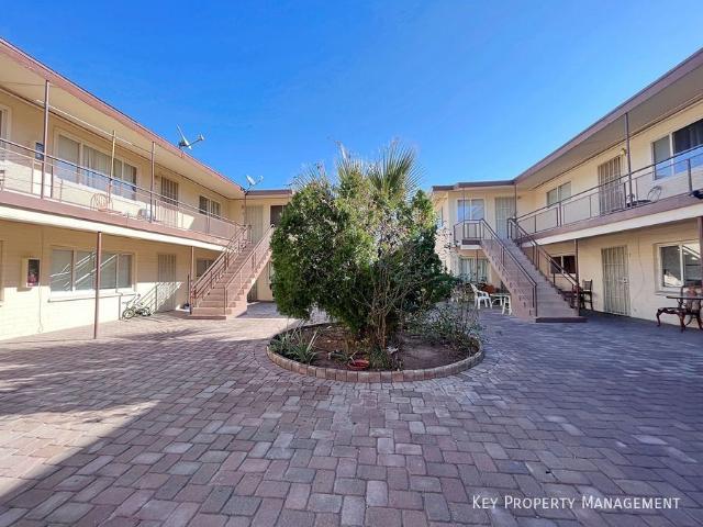3 BR, 2 BA Apartment 1908 Rexford Dr, Las Vegas, NV 89104