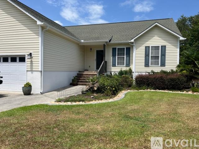 3 BR, 2 BA Apartment 190 Peletier Loop Road, Swansboro, NC 28584