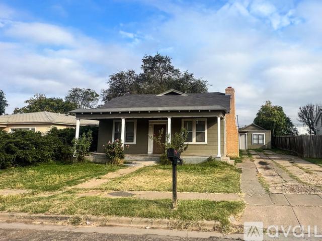3 BR, 2 BA Apartment 1912 20th St, Unit A, Lubbock, TX 79411