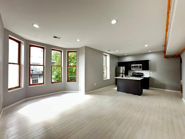 2 BR, 2 BA Apartment 1919 W Diamond St, Philadelphia, PA 19121