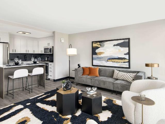 3 BR, 2 BA Apartment 1922 W Ogden Ave Unit 1015, Chicago, IL 60612